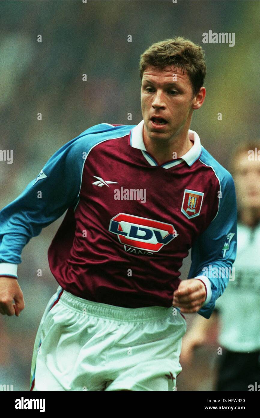 ALAN THOMPSON ASTON VILLA FC 28 September 1998 Stock Photo - Alamy