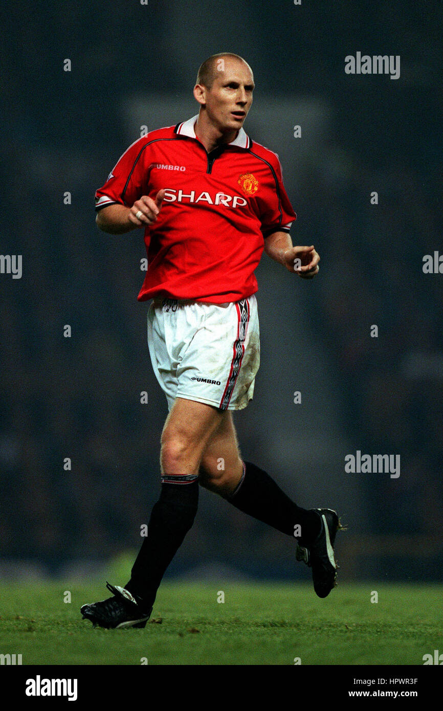 JAAP STAM MANCHESTER UNITED FC 28 September 1998 Stock Photo - Alamy