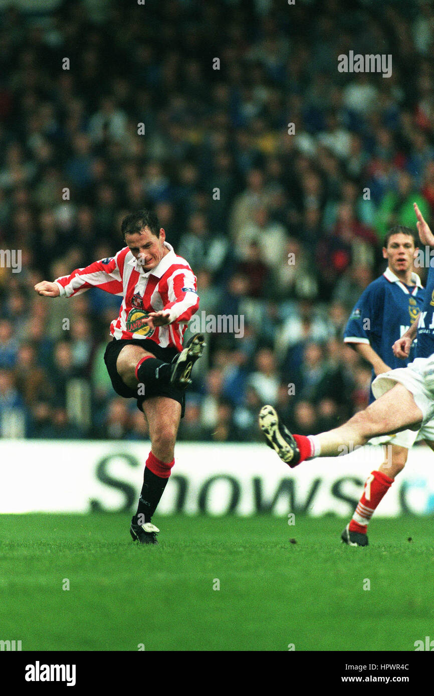 ALLAN JOHNSTON SHOOTS PORTSMOUTH V SUNDERLAND 28 September 1998 Stock ...