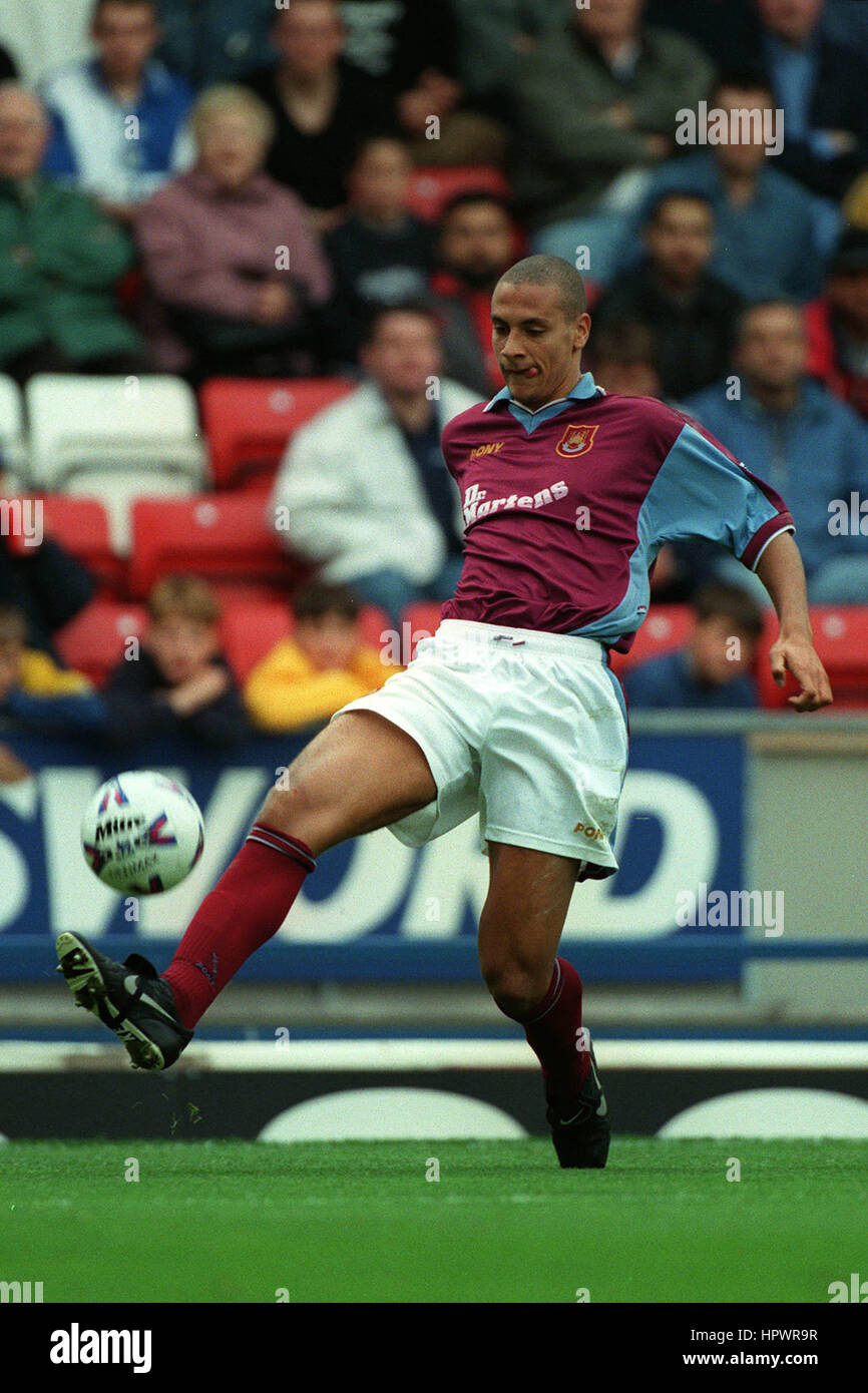 Rio ferdinand 1998 hi-res stock photography and images - Alamy