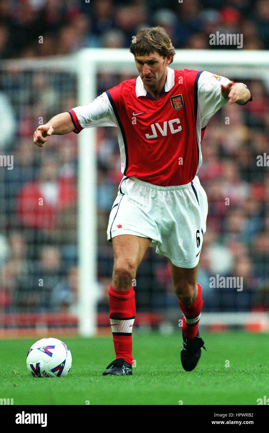 TONY ADAMS ARSENAL FC 05 October 1998 Stock Photo - Alamy