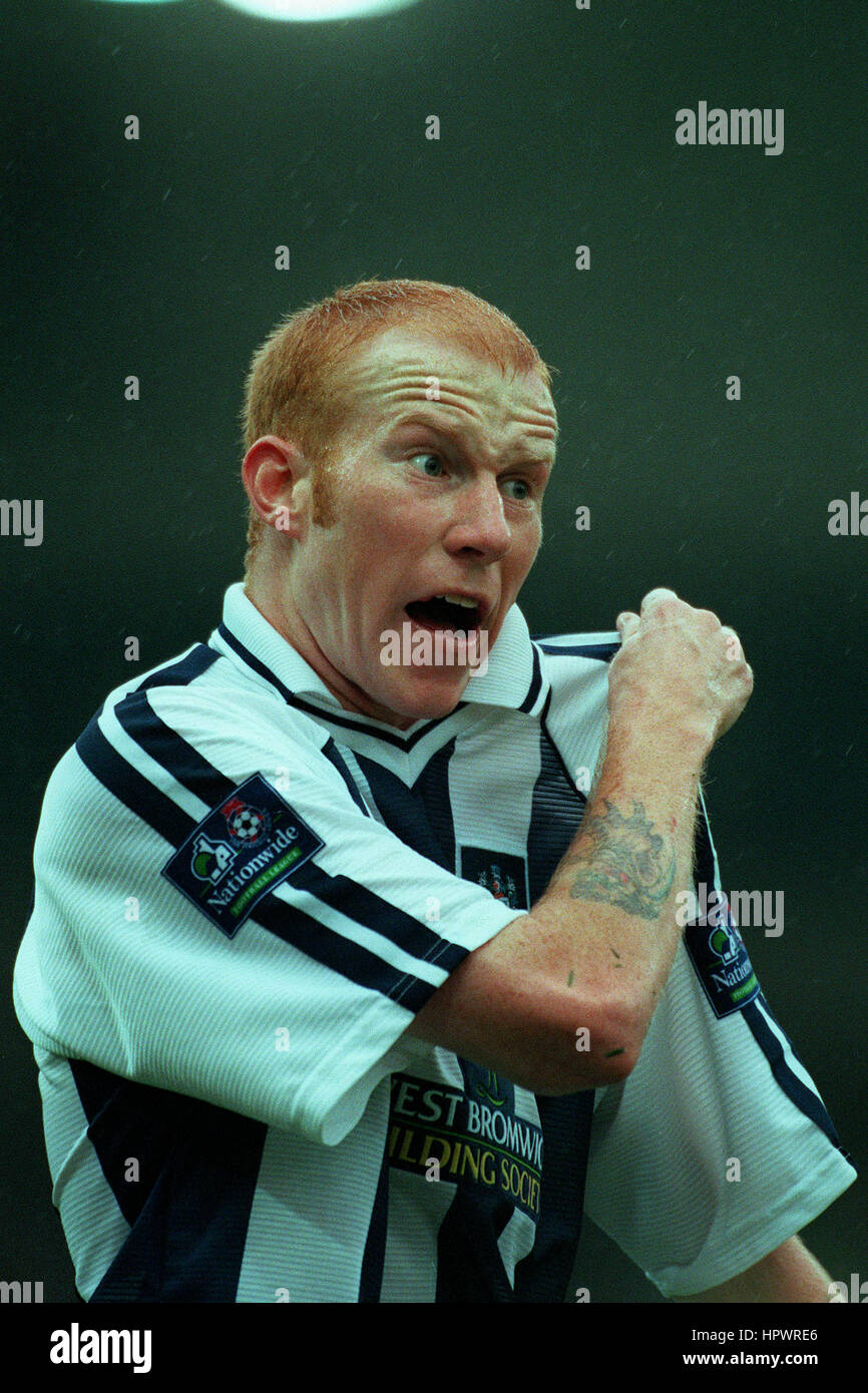 LEE HUGHES WEST BROMWICH ALBION F.C. 05 October 1998 Stock Photo - Alamy