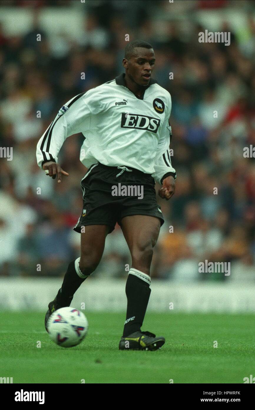 DARRYL POWELL . DERBY COUNTY FC 05 October 1998 Stock Photo - Alamy