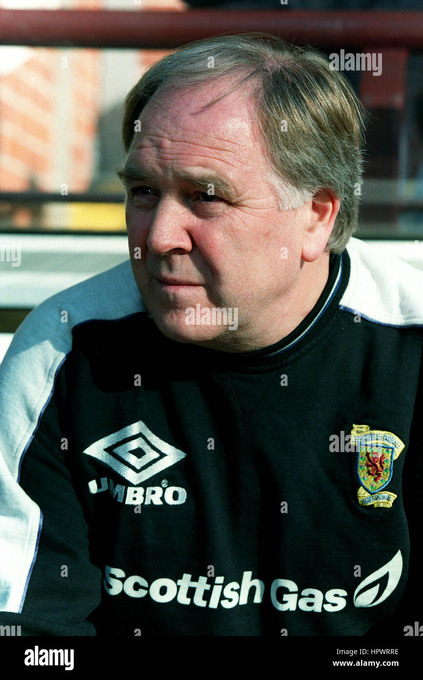 CRAIG BROWN SCOTLAND MANAGER 10 October 1998 Stock Photo - Alamy