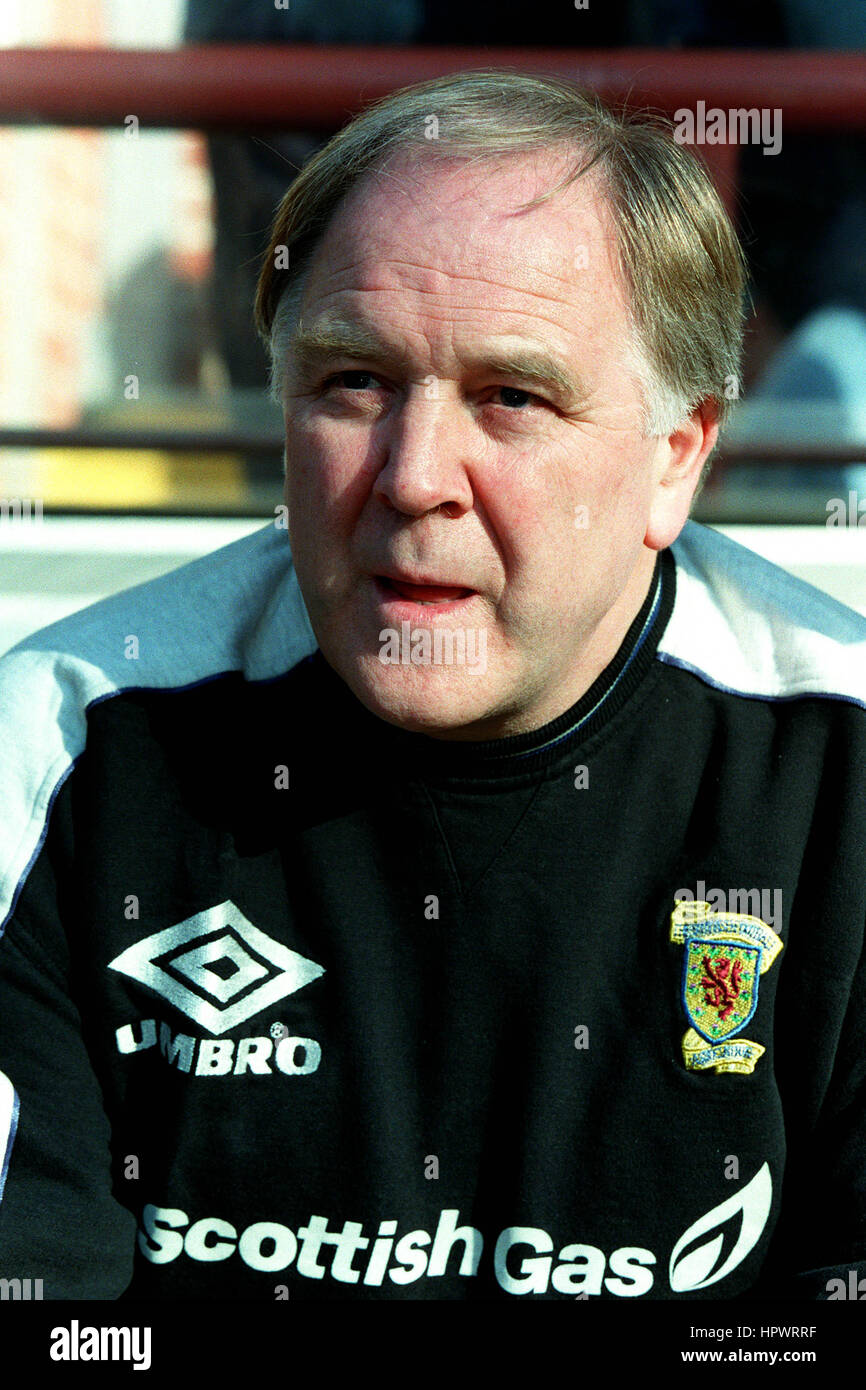 CRAIG BROWN SCOTLAND MANAGER 10 October 1998 Stock Photo - Alamy