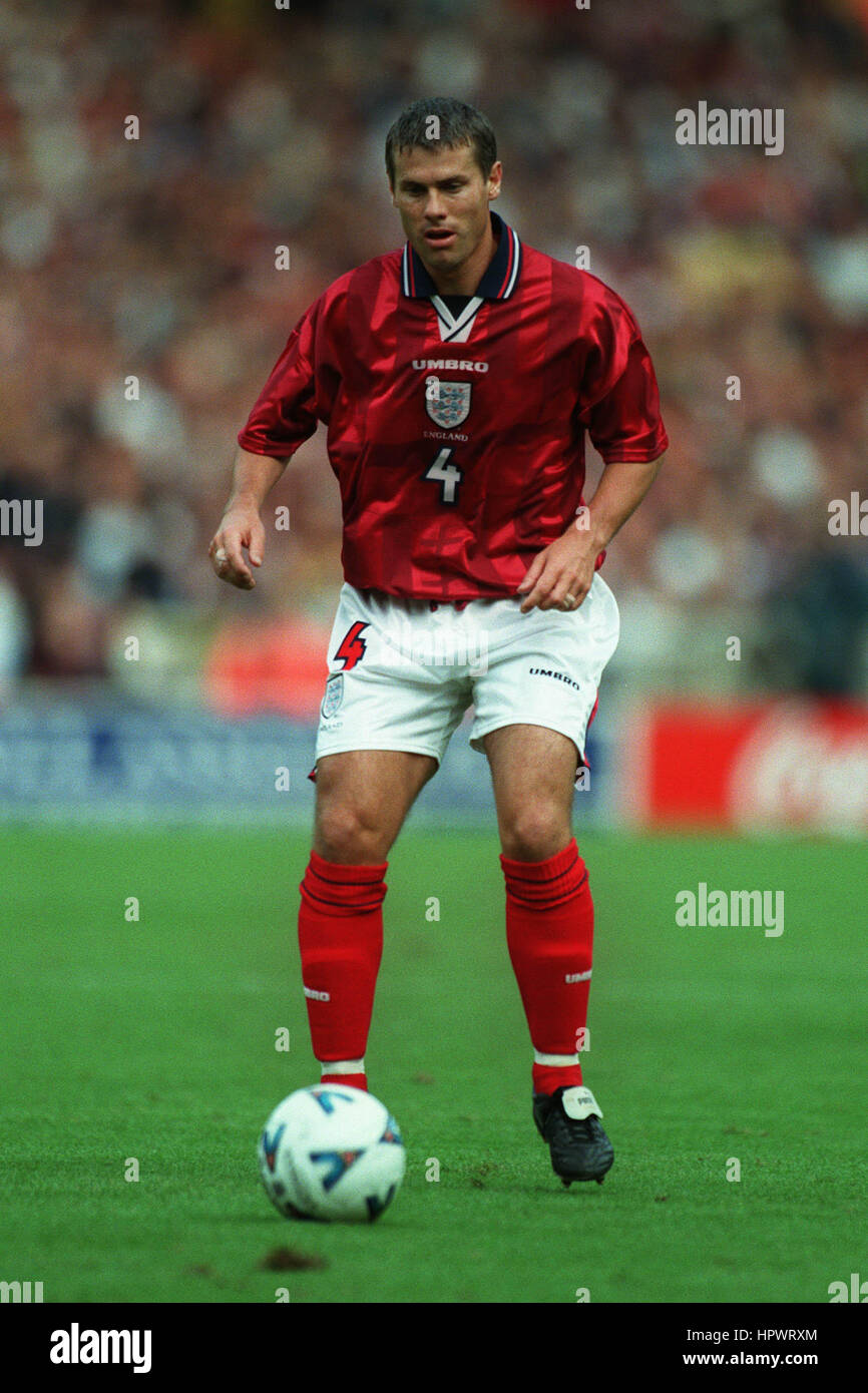 ROBERT LEE ENGLAND & NEWCASTLE UNITED FC 11 October 1998 Stock Photo ...