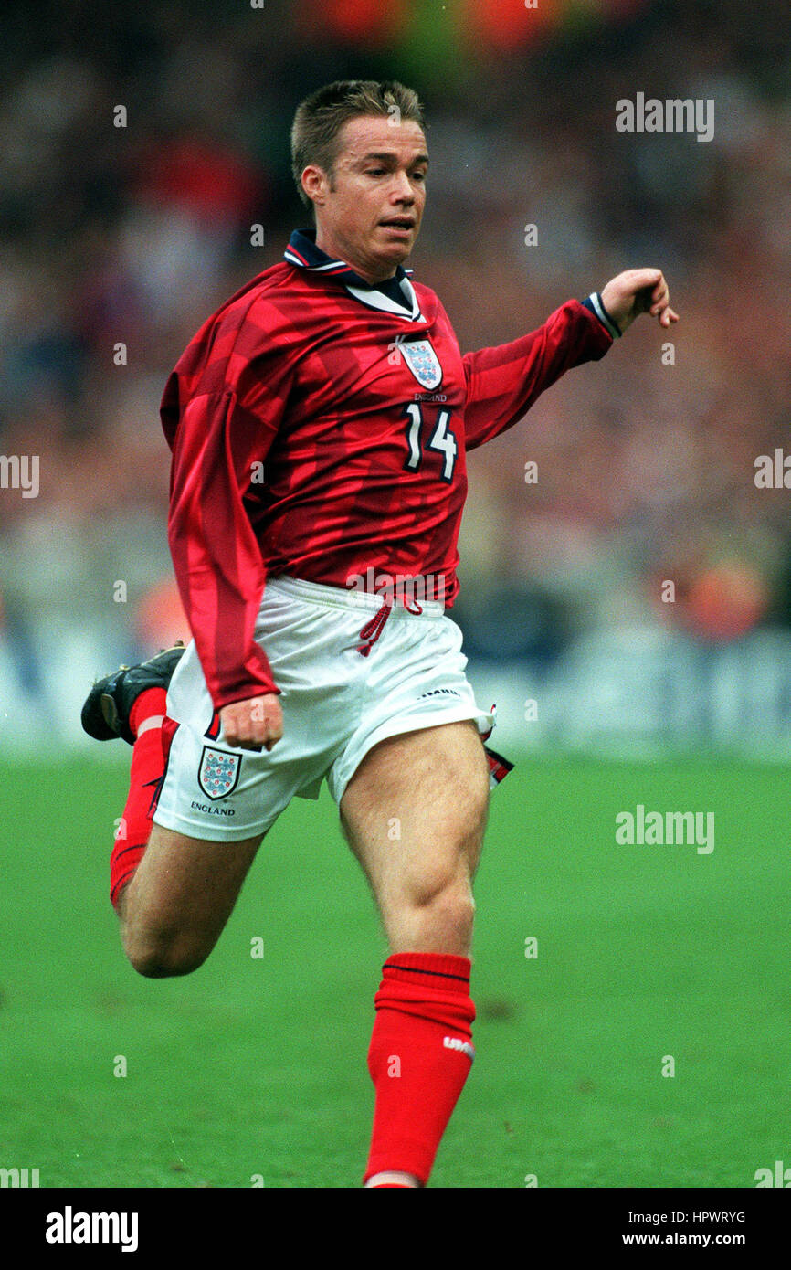 GRAEME LE SAUX ENGLAND & CHELSEA FC 11 October 1998 Stock Photo - Alamy