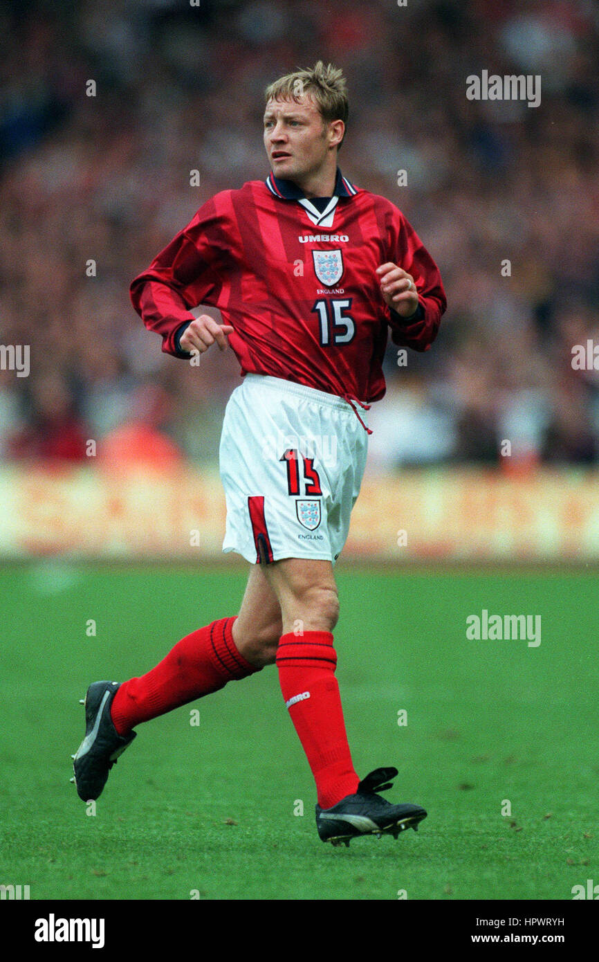 DAVID BATTY ENGLAND & NEWCASTLE UNITED FC 11 October 1998 Stock Photo ...