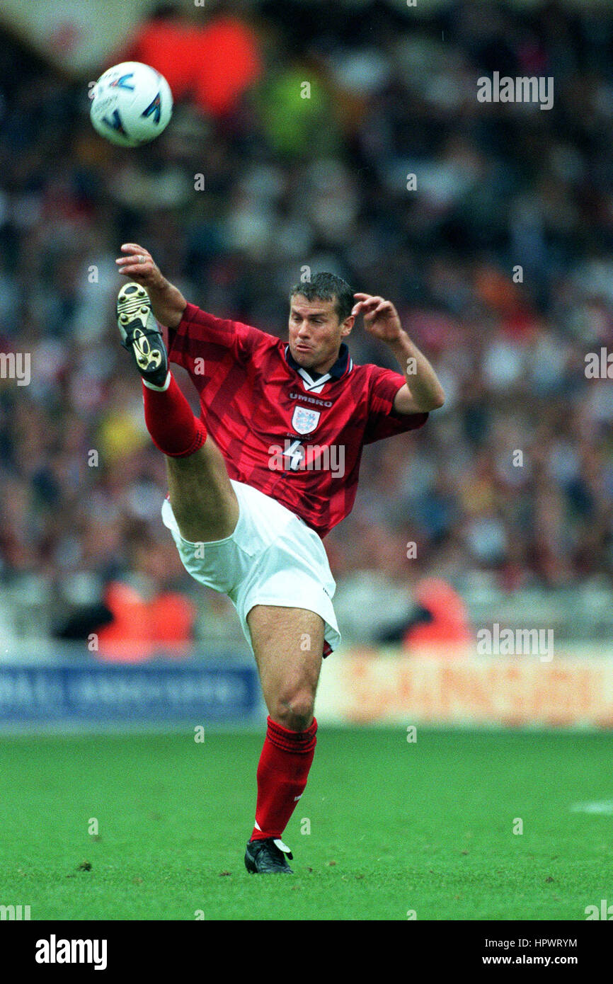 ROBERT LEE ENGLAND & NEWCASTLE UNITED FC 11 October 1998 Stock Photo ...