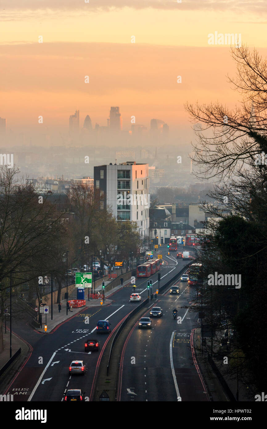 London skyline dusk islington hi-res stock photography and images - Alamy