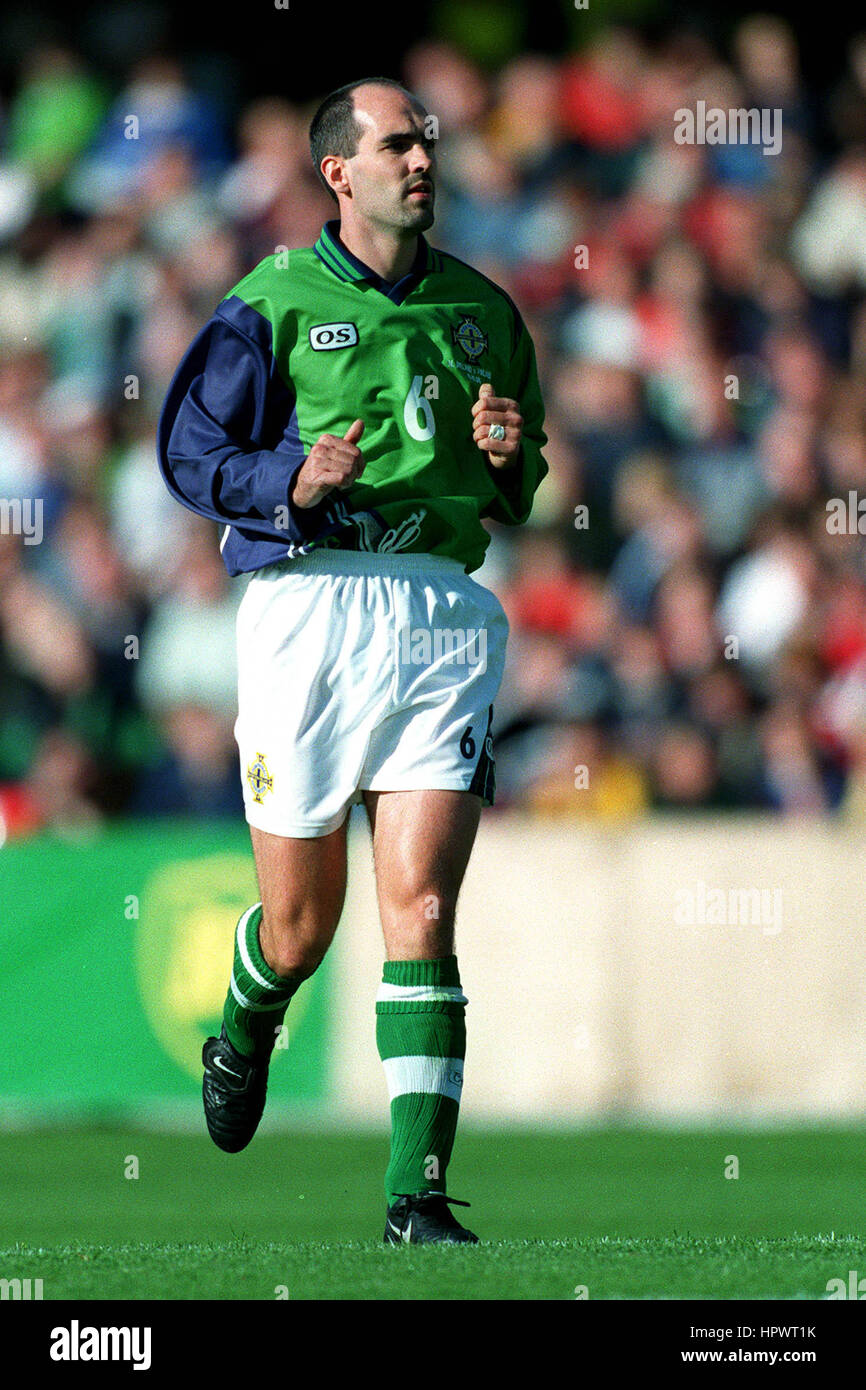 STEVE MORROW NORTHERN IRELAND & QPR FC 12 October 1998 Stock Photo - Alamy