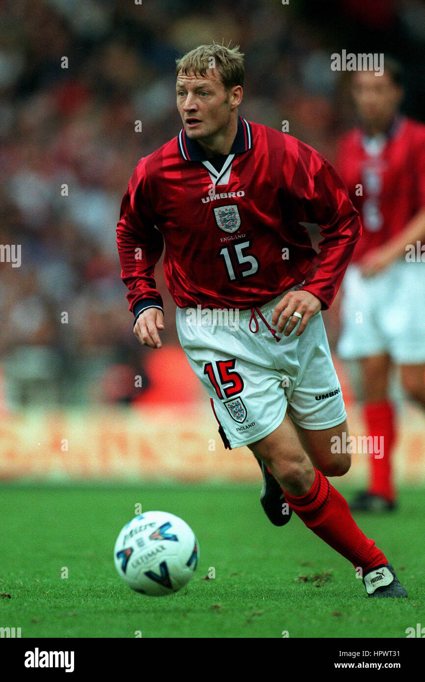 DAVID BATTY ENGLAND & NEWCASTLE UNITED FC 12 October 1998 Stock Photo ...
