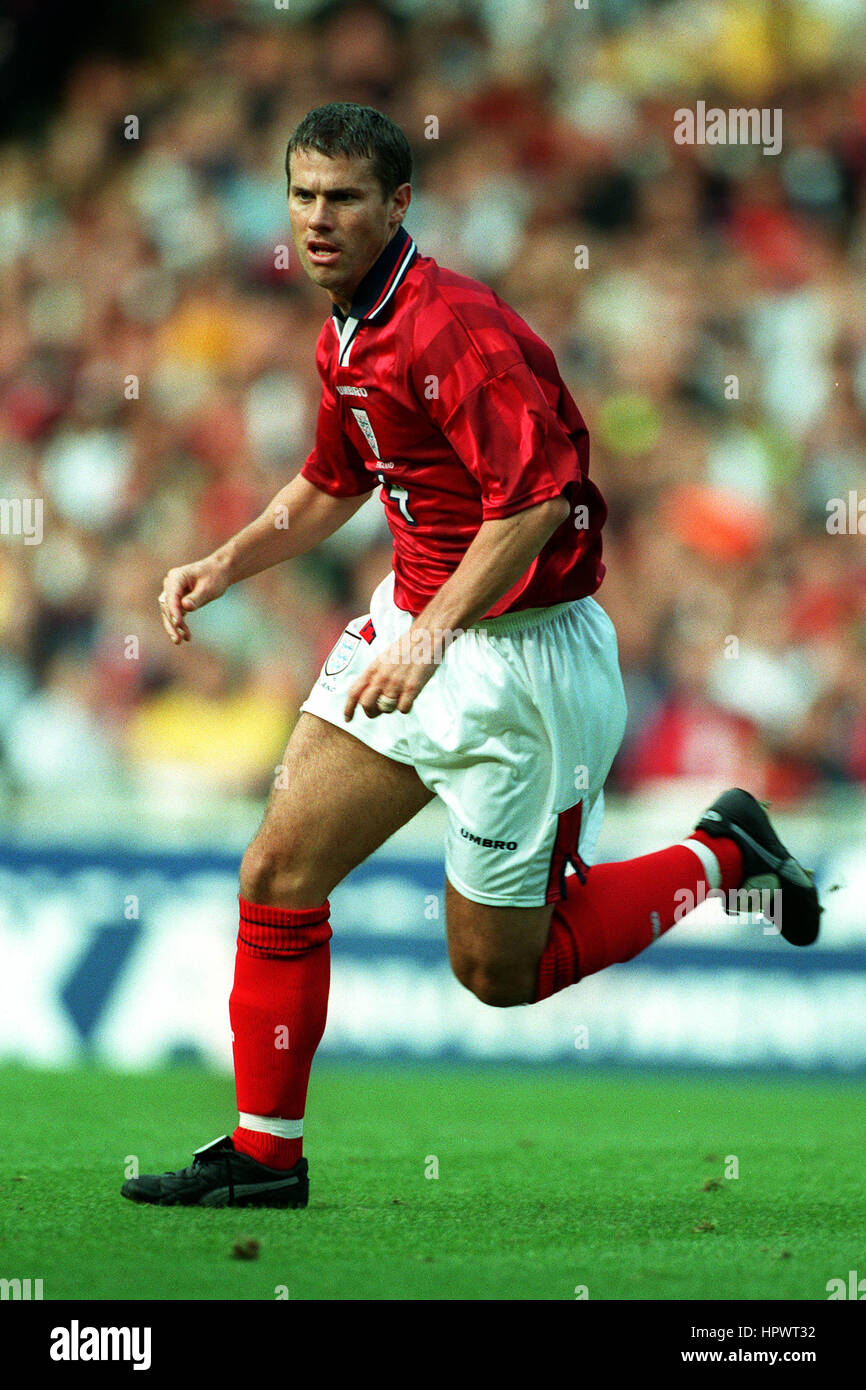 ROBERT LEE ENGLAND & NEWCASTLE UNITED FC 12 October 1998 Stock Photo ...