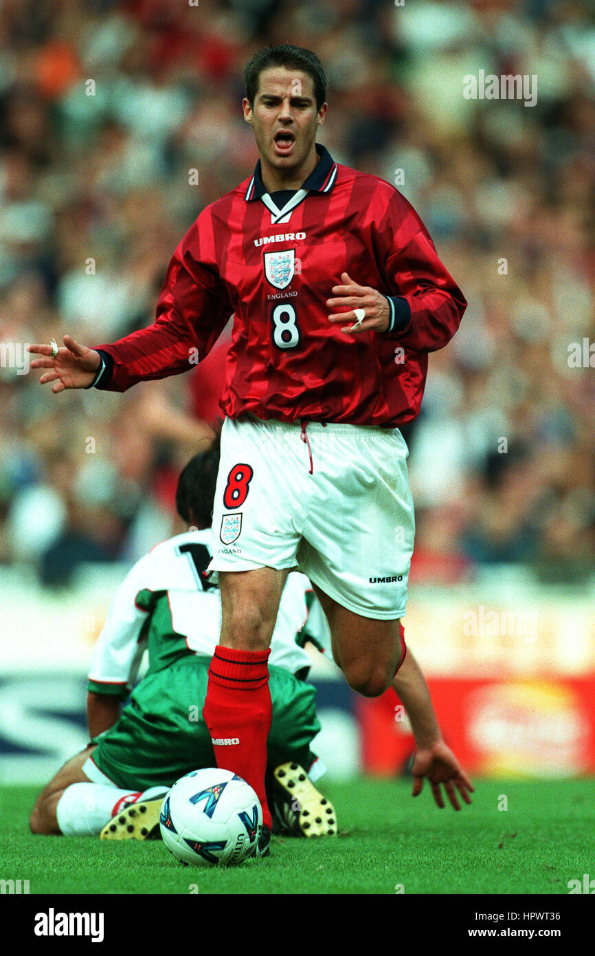 JAMIE REDKNAPP ENGLAND & LIVERPOOL FC 12 October 1998 Stock Photo - Alamy
