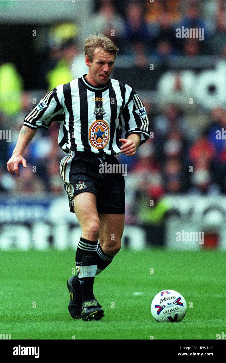 STUART PEARCE NEWCASTLE UNITED FC 17 October 1998 Stock Photo - Alamy