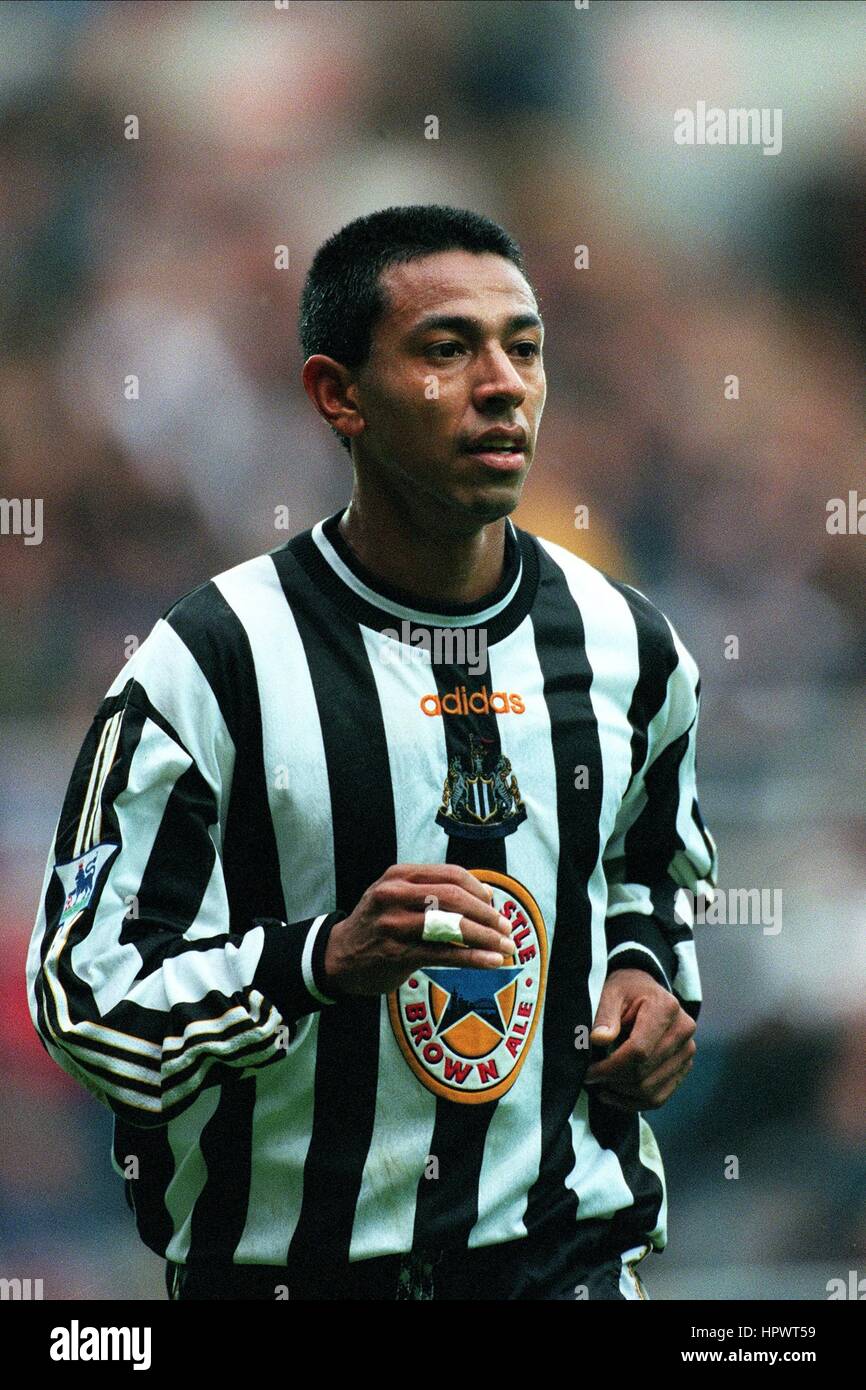 NOLBERTO SOLANO NEWCASTLE UNITED FC 17 October 1998 Stock Photo - Alamy