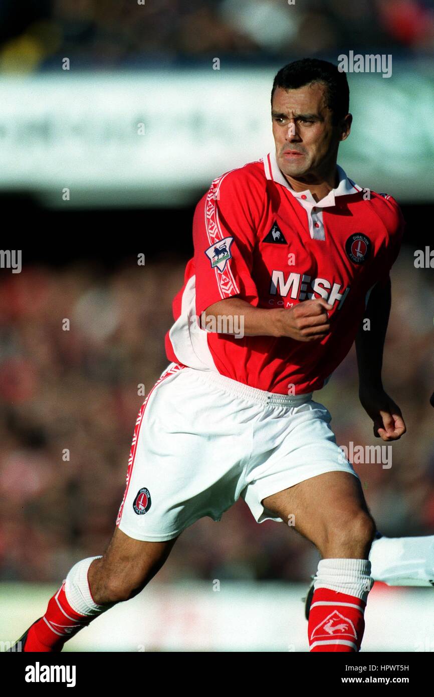 CLIVE MENDONCA CHARLTON ATHLETIC FC 17 October 1998 Stock Photo - Alamy