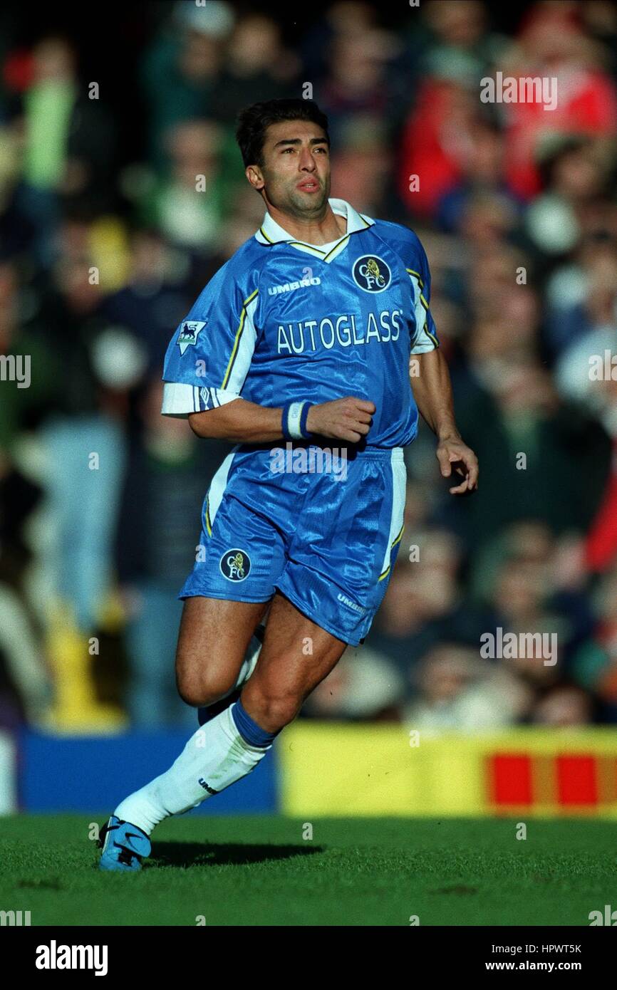 ROBERTO DI MATTEO CHELSEA FC 17 October 1998 Stock Photo - Alamy