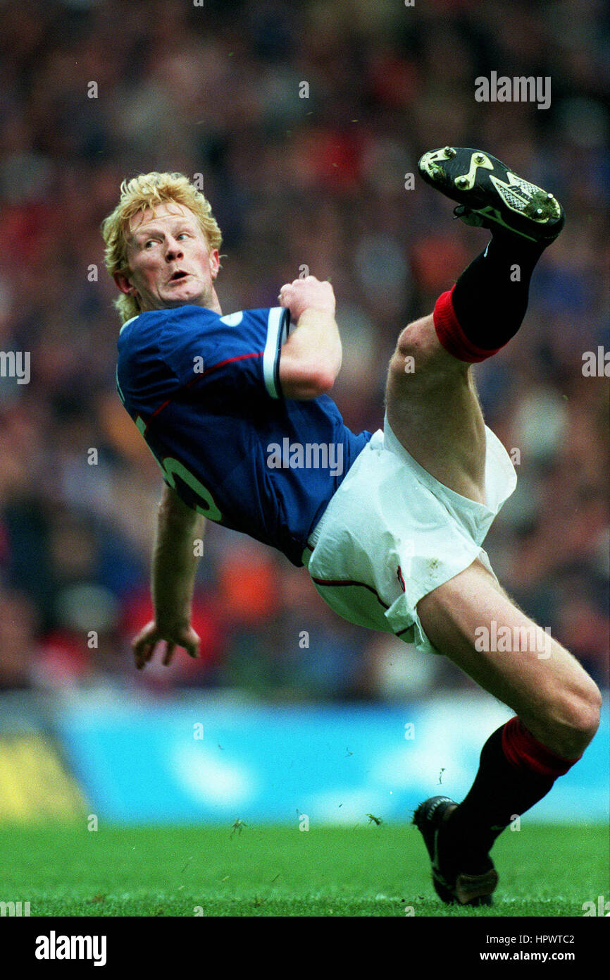 COLIN HENDRY GLASGOW RANGERS FC 18 October 1998 Stock Photo - Alamy