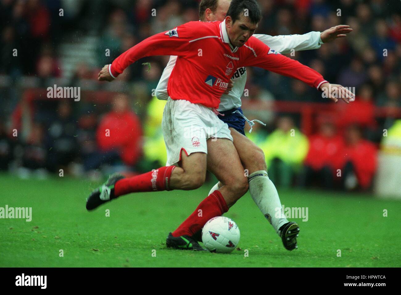 NEIL SHIPPERLEY NOTTINGHAM FOREST FC 17 October 1998 Stock Photo - Alamy