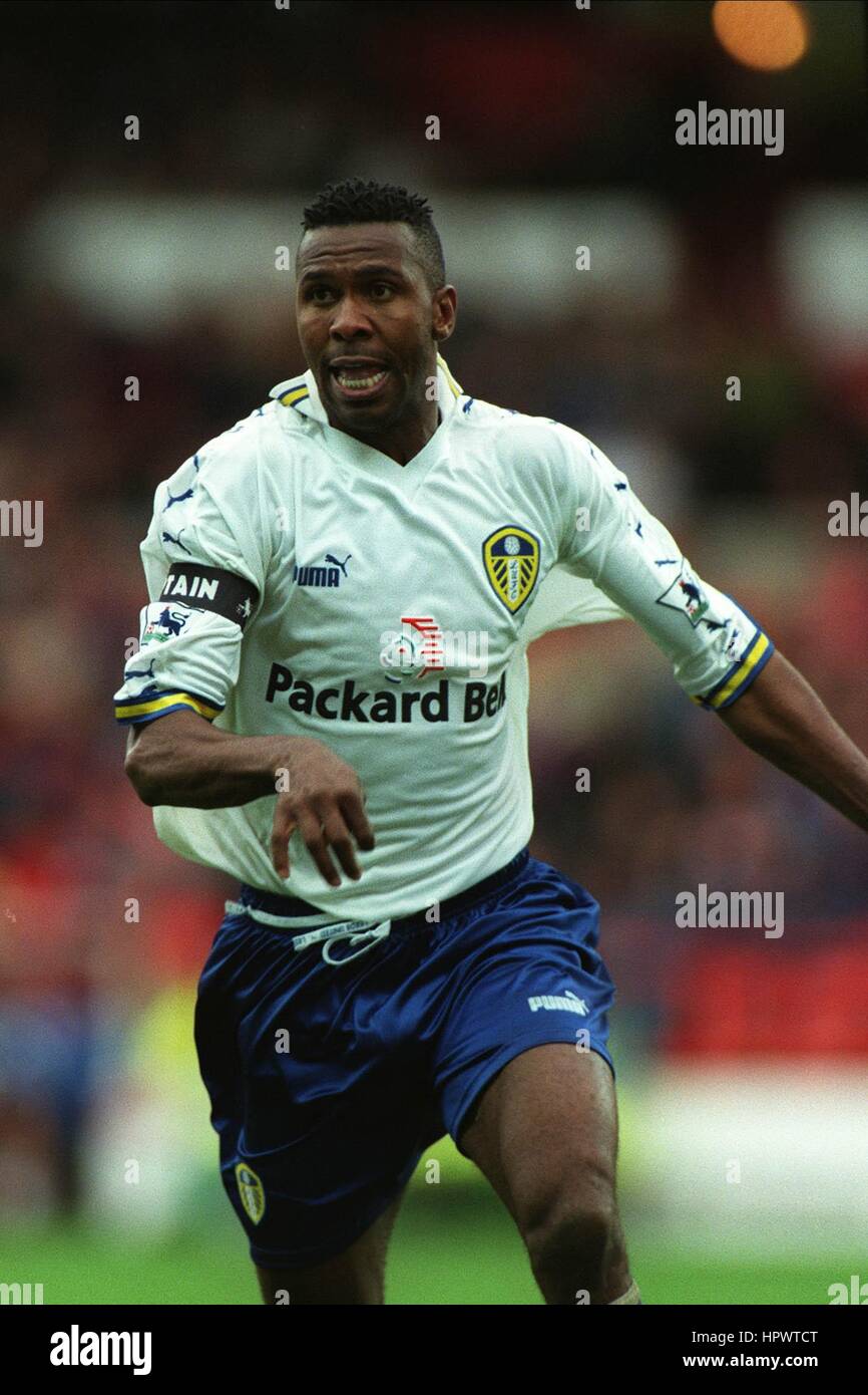 LUCAS RADEBE LEEDS UNITED FC 17 October 1998 Stock Photo - Alamy
