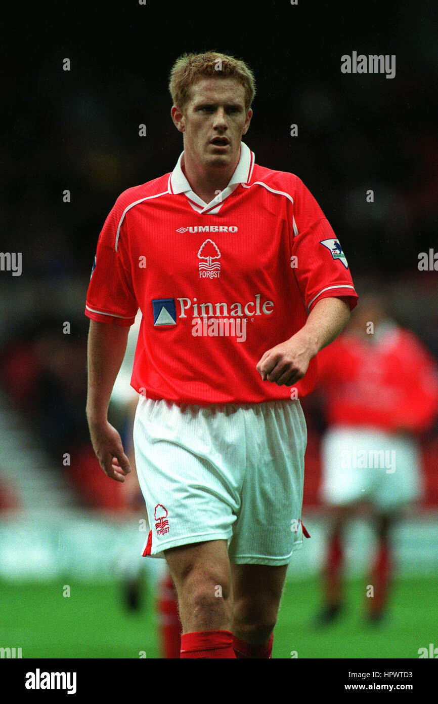 CRAIG ARMSTRONG NOTTINGHAM FOREST FC 17 October 1998 Stock Photo - Alamy