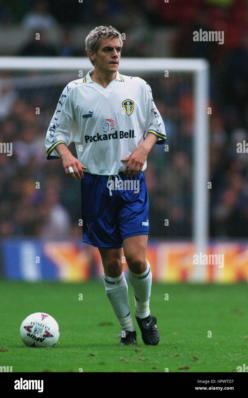 JONATHAN WOODGATE LEEDS UNITED FC 17 October 1998 Stock Photo - Alamy