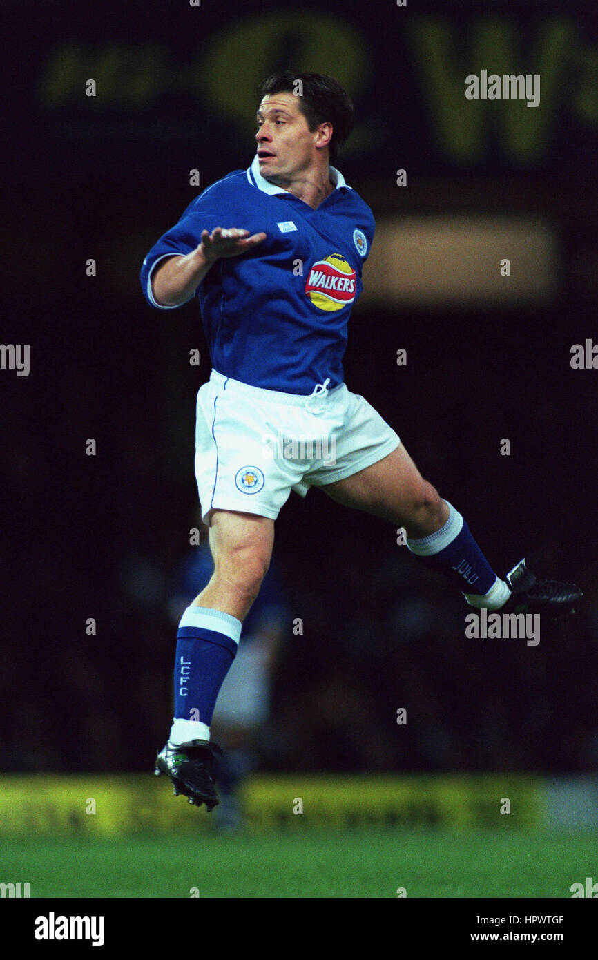 TONY COTTEE LEICESTER CITY FC 19 October 1998 Stock Photo - Alamy