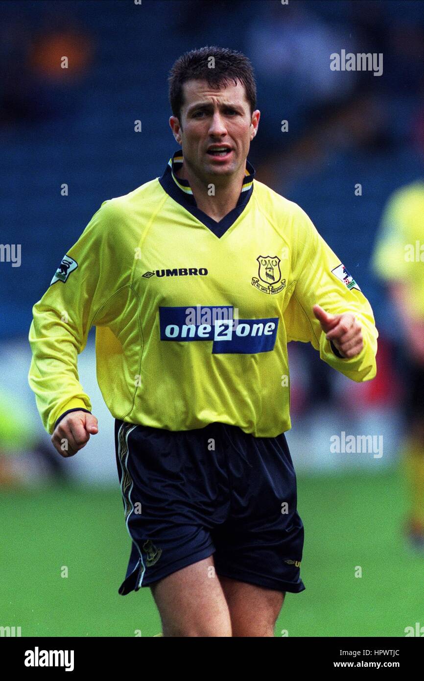 JOHN COLLINS EVERTON FC 24 October 1998 Stock Photo - Alamy