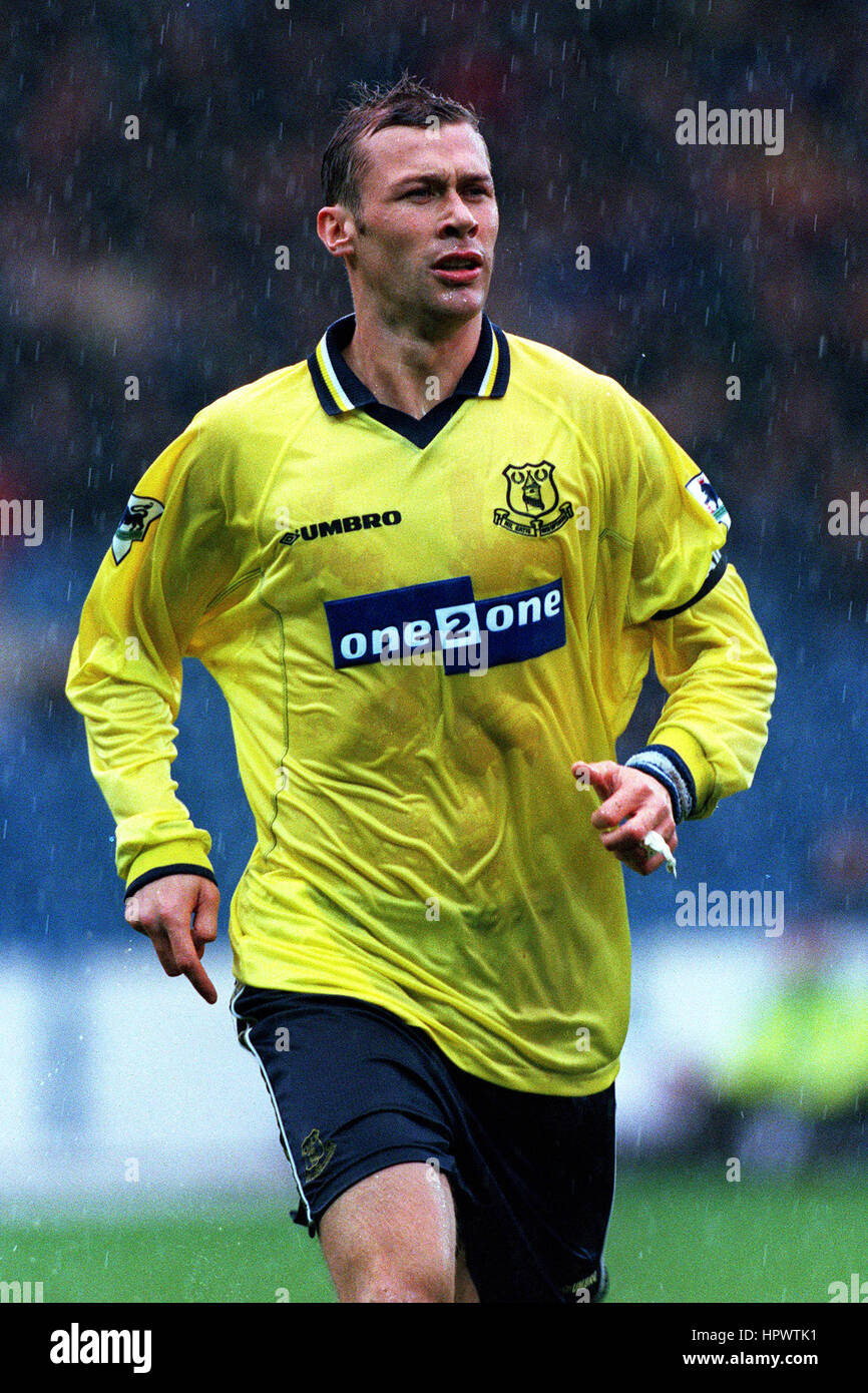 DUNCAN FERGUSON EVERTON FC 24 October 1998 Stock Photo - Alamy