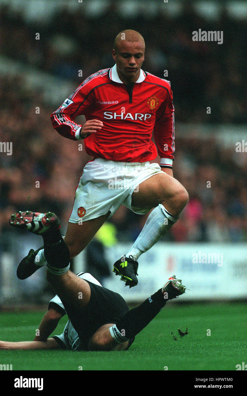 WESLEY BROWN MANCHESTER UNITED FC 24 October 1998 Stock Photo - Alamy