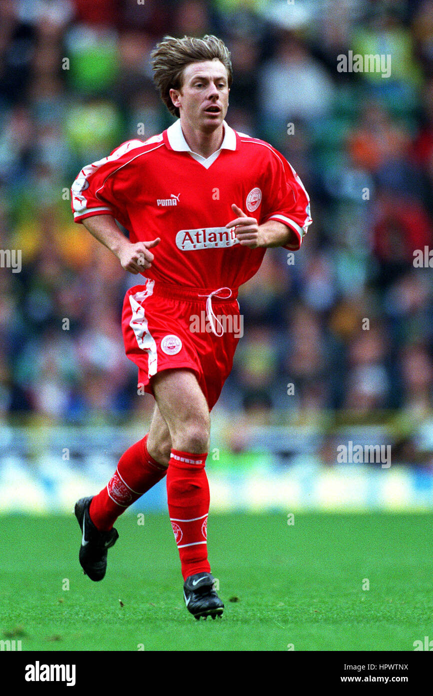 CRAIG HIGNETT ABERDEEN FC 24 October 1998 Stock Photo - Alamy