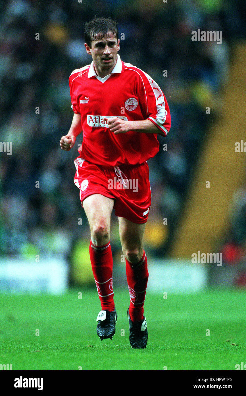 MARK PERRY ABERDEEN FC 24 October 1998 Stock Photo - Alamy