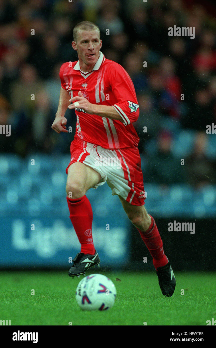 ROBBIE MUSTOE MIDDLESBROUGH FC 24 October 1998 Stock Photo - Alamy