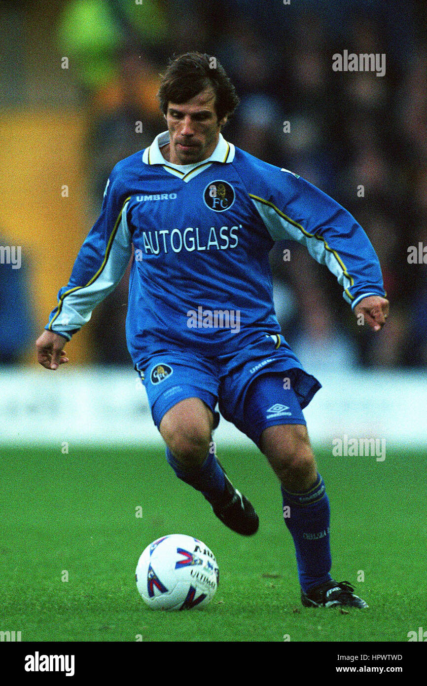 GIANFRANCO ZOLA CHELSEA FC 25 October 1998 Stock Photo - Alamy