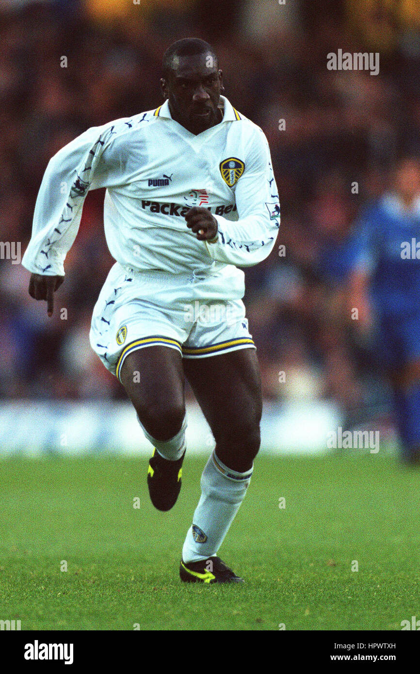 JIMMY FLOYD HASSELBAINK LEEDS UNITED FC 25 October 1998 Stock Photo - Alamy