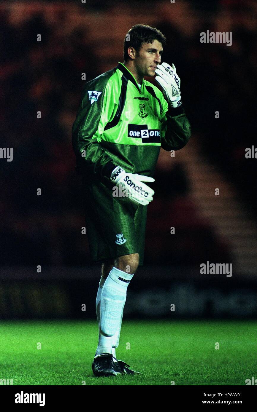 PAUL GERRARD EVERTON FC 29 October 1998 Stock Photo - Alamy