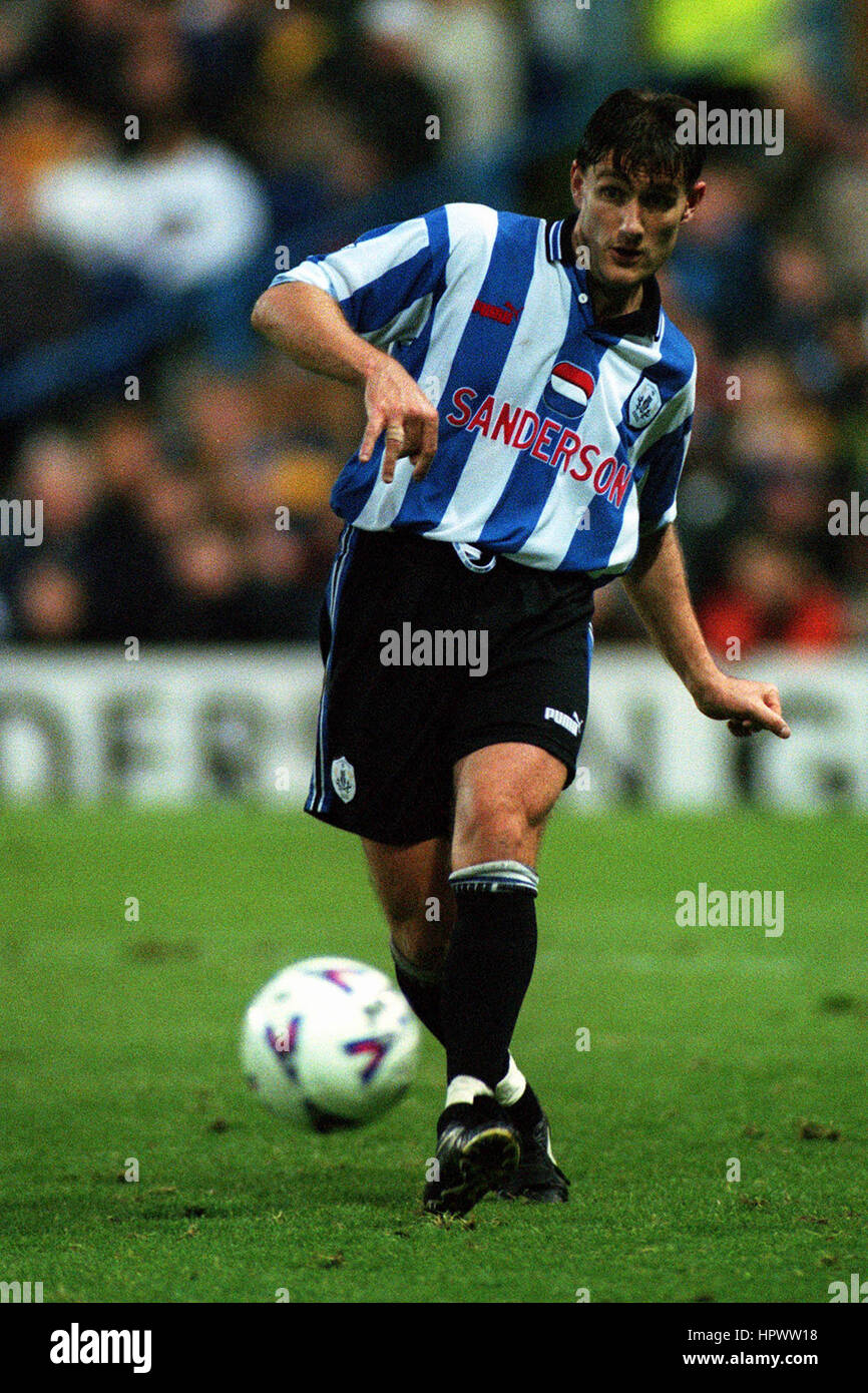ANDY HINCHCLIFFE SHEFFIELD WEDNESDAY FC 31 October 1998 Stock Photo - Alamy