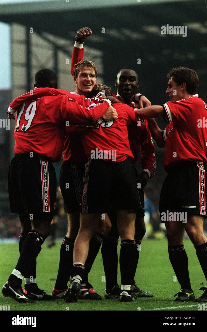 1998 manchester united team hi-res stock photography and images - Alamy