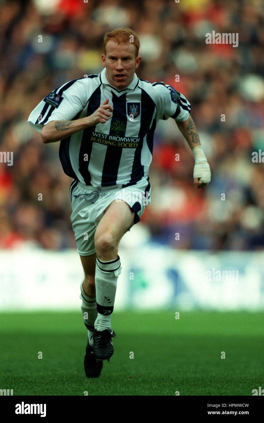 LEE HUGHES WEST BROMWICH ALBION FC 07 November 1998 Stock Photo - Alamy