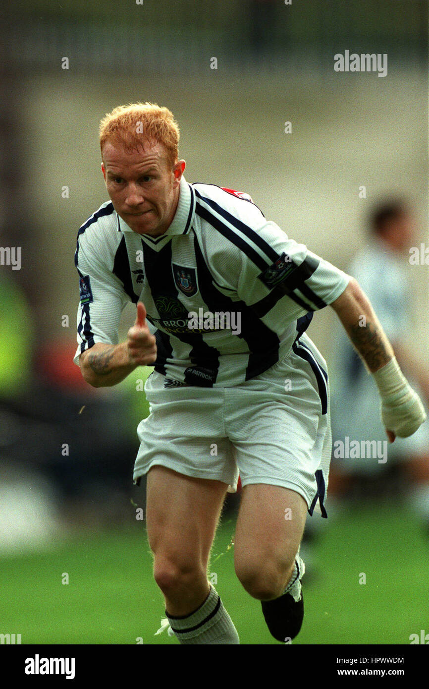 LEE HUGHES WEST BROMWICH ALBION FC 07 November 1998 Stock Photo - Alamy