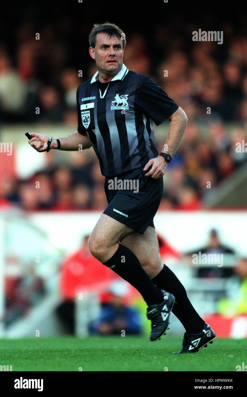 Referee gary willard hi-res stock photography and images - Alamy