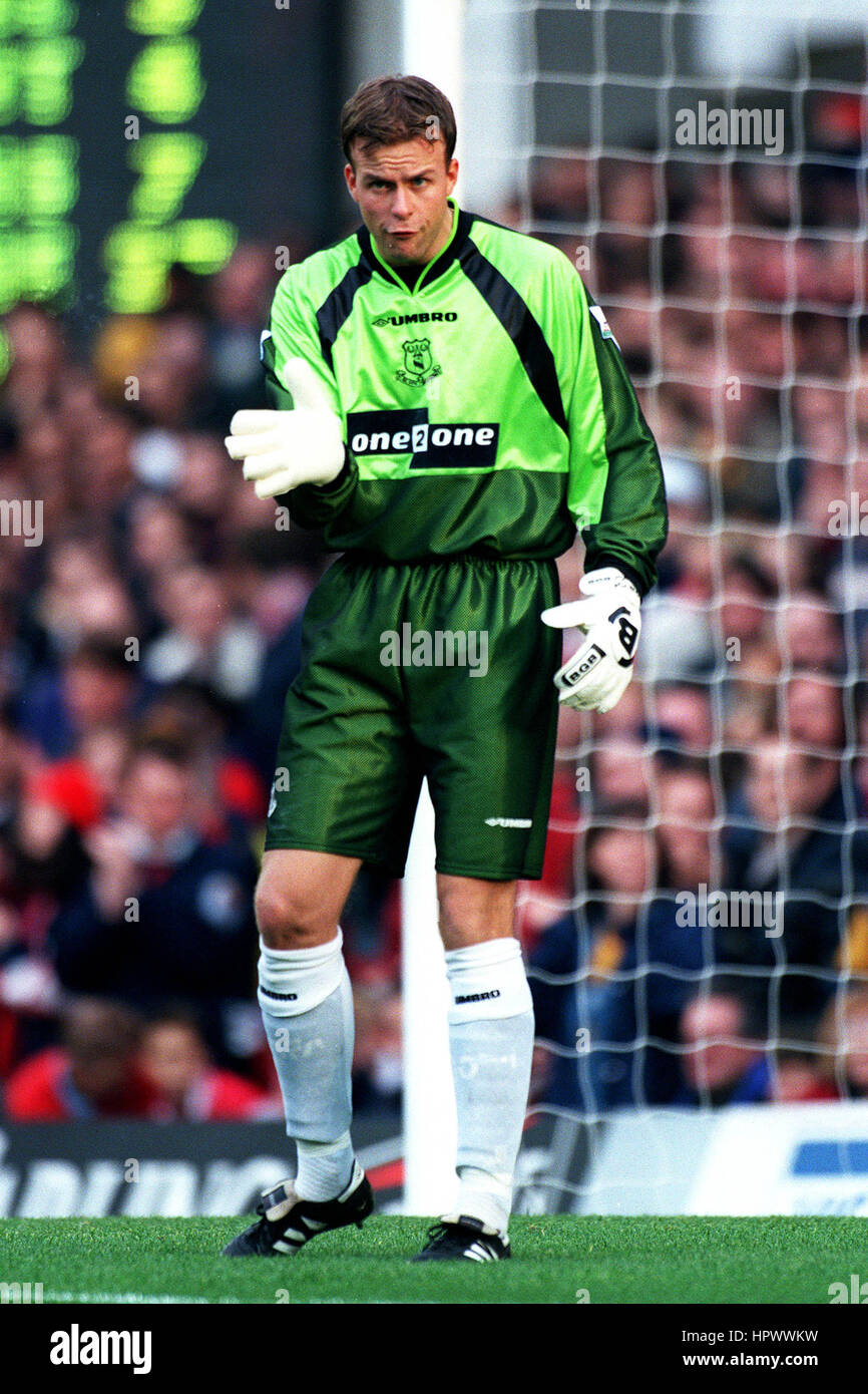 THOMAS MYHRE EVERTON FC 09 November 1998 Stock Photo - Alamy