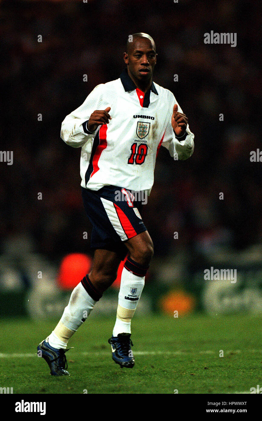 IAN WRIGHT ENGLAND & WEST HAM UNITED FC 18 November 1998 Stock Photo ...