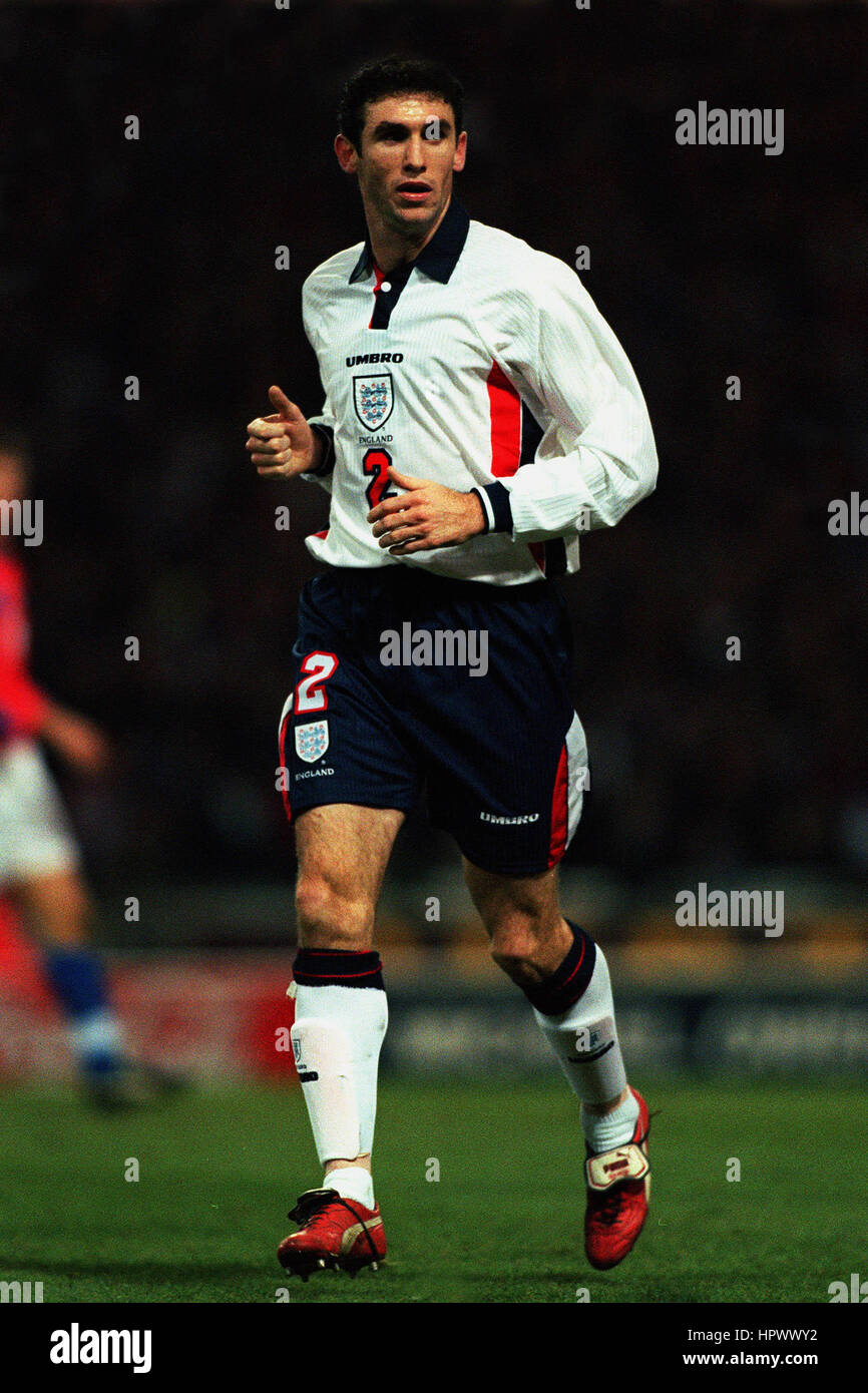 1998 england martin keown hi-res stock photography and images - Alamy
