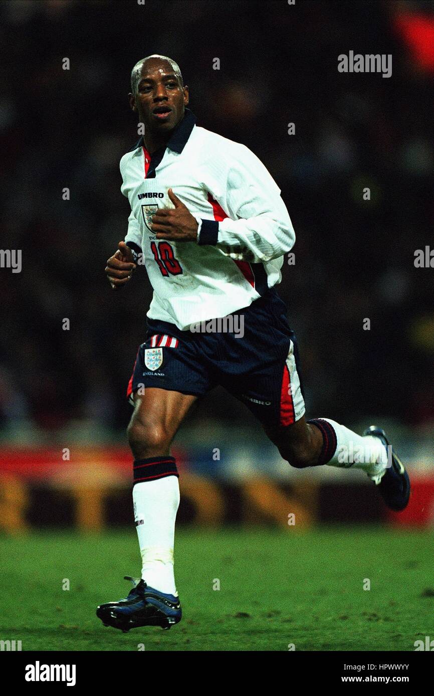 IAN WRIGHT ENGLAND & WEST HAM UNITED FC 18 November 1998 Stock Photo ...