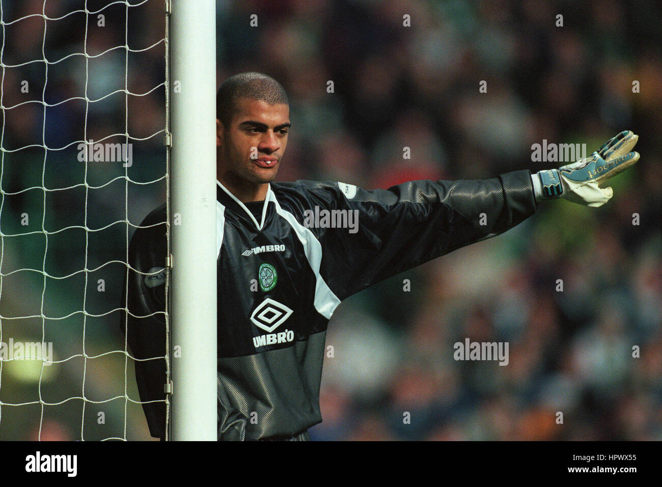 TONY WARNER GLASGOW CELTIC FC 21 November 1998 Stock Photo - Alamy