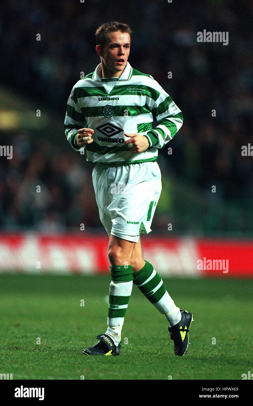 SIMON DONNELLY GLASGOW CELTIC FC 21 November 1998 Stock Photo - Alamy