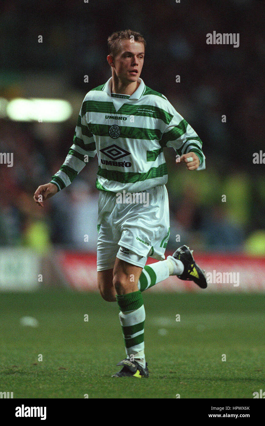 SIMON DONNELLY GLASGOW CELTIC FC 21 November 1998 Stock Photo - Alamy