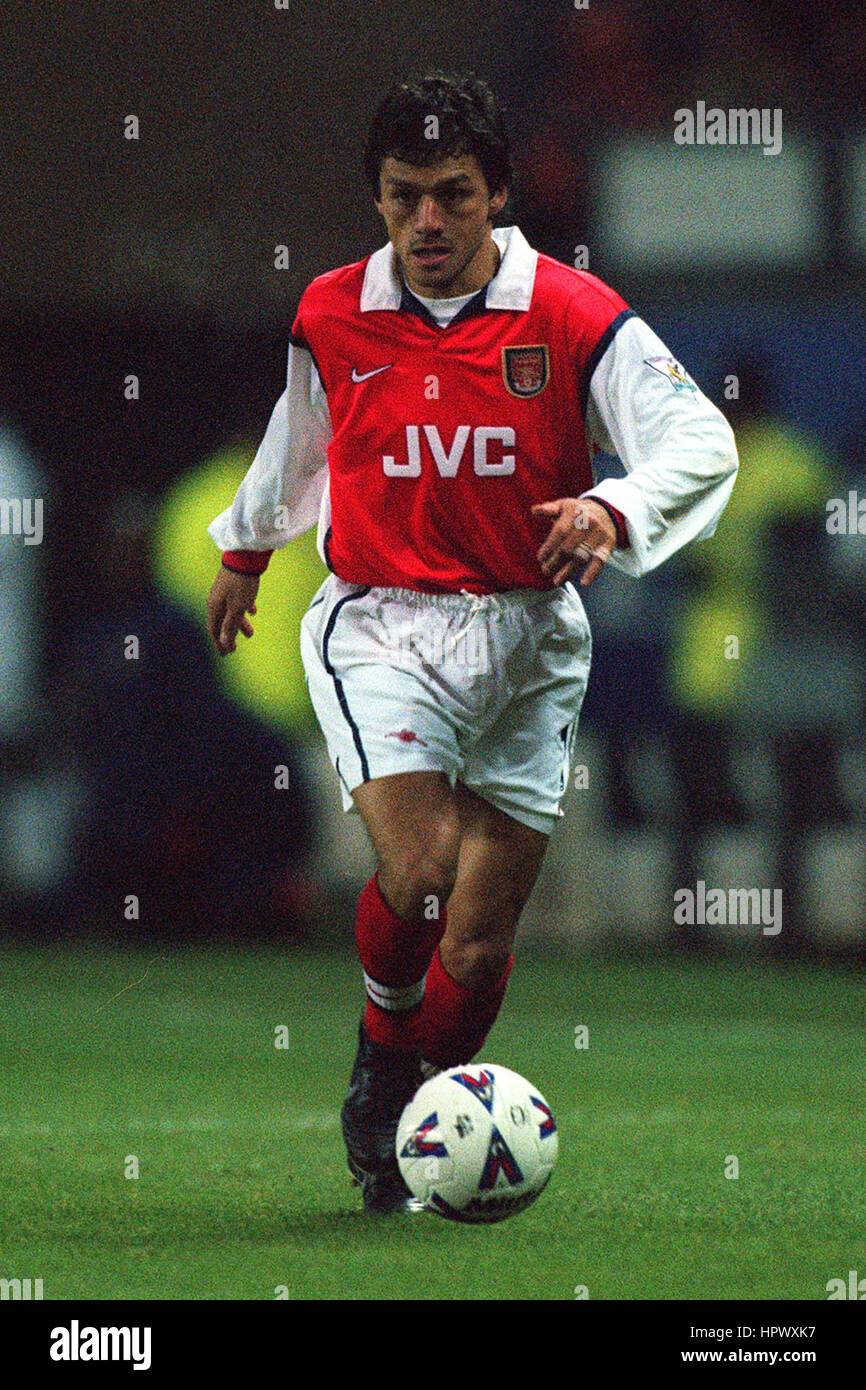 NELSON VIVAS ARSENAL FC 06 December 1998 Stock Photo - Alamy